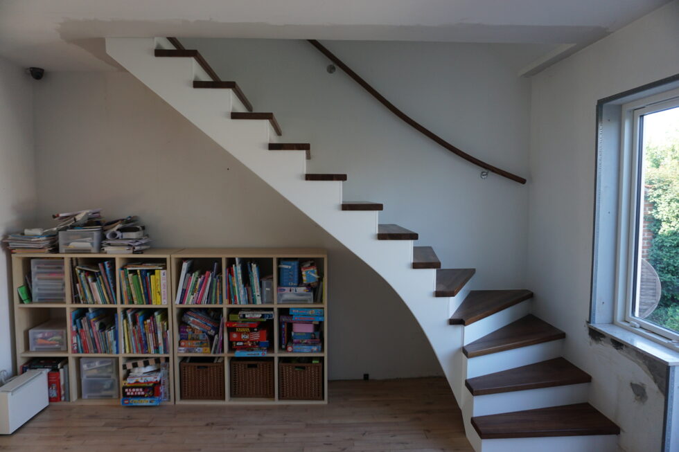 Kvartsvingstrappe | Skræddersyet trappeløsning på mål af Trappeeksperten